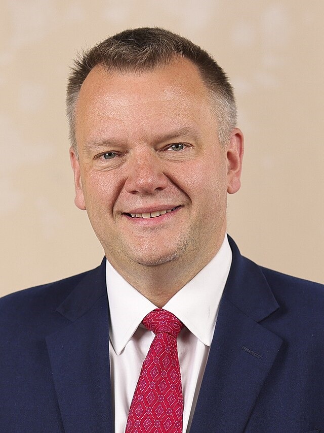 On same day Trump lands, Starmer’s EU minister agrees to take in EU’s ...